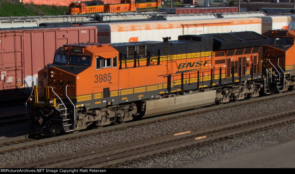 BNSF 3985